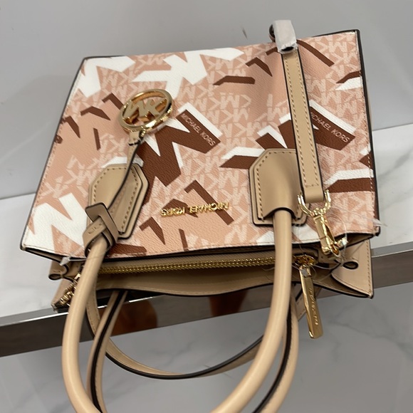 Michael Kors | Bags | Michael Kors Mercer Medium Leather Messenger Buff ...